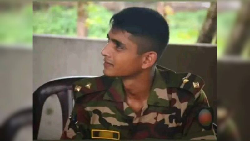 Army officer killed in robbery attack